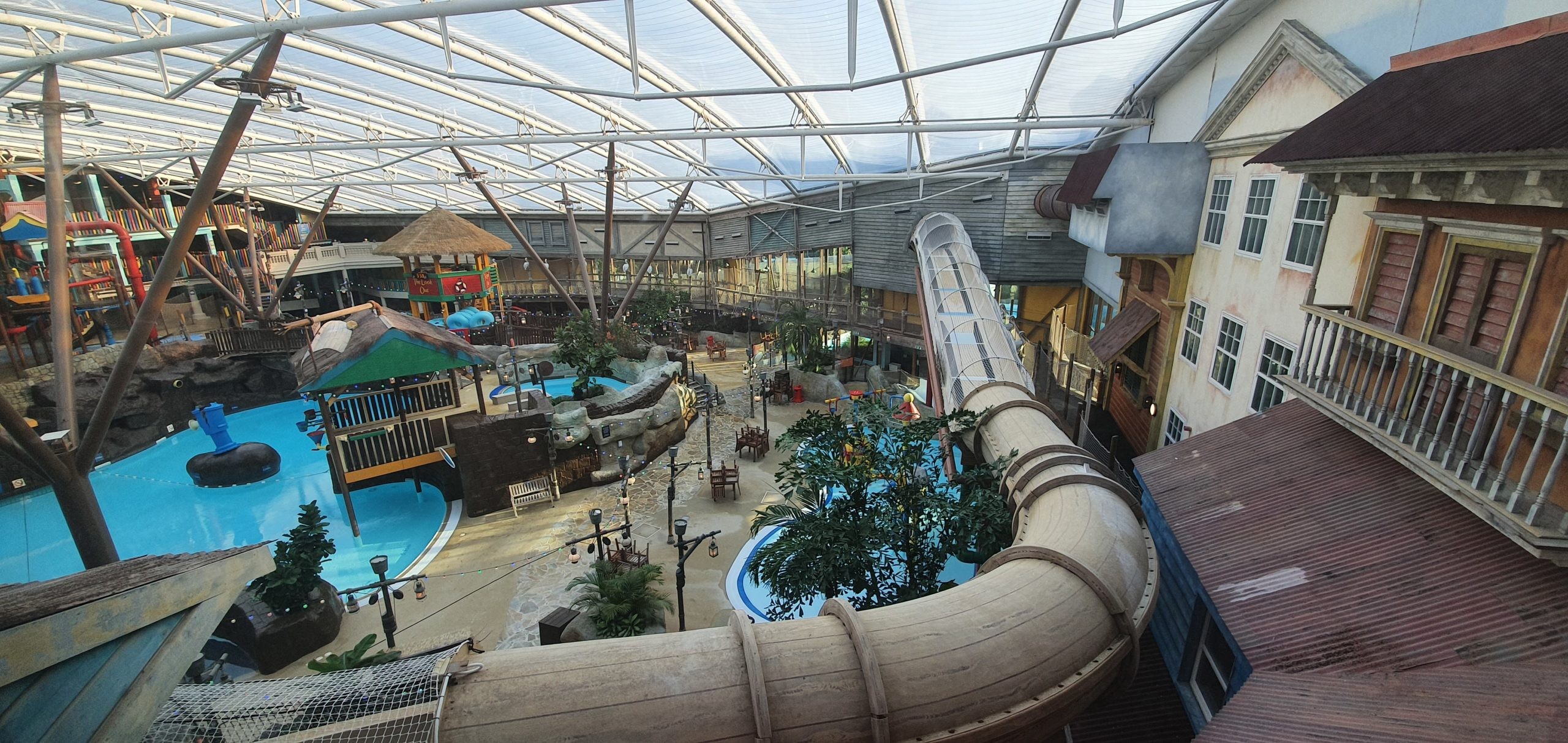 Alton Towers - Splash Landings Hotel | Ross Explores